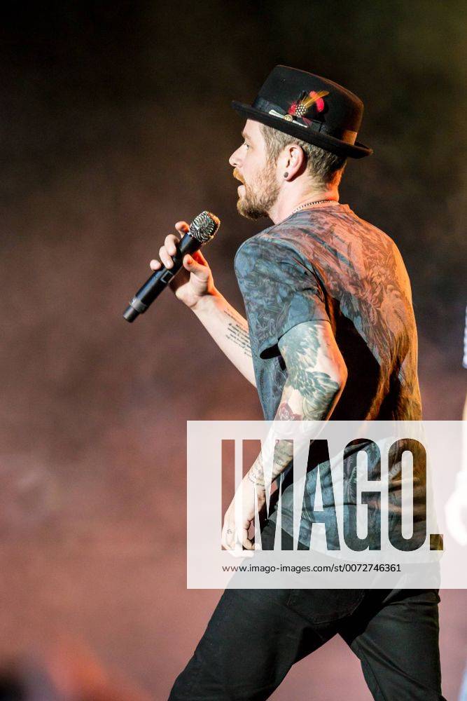 Sterling Hieghts, Michigan, U.S - JACOB UNDERWOOD of O-TOWN performing ...