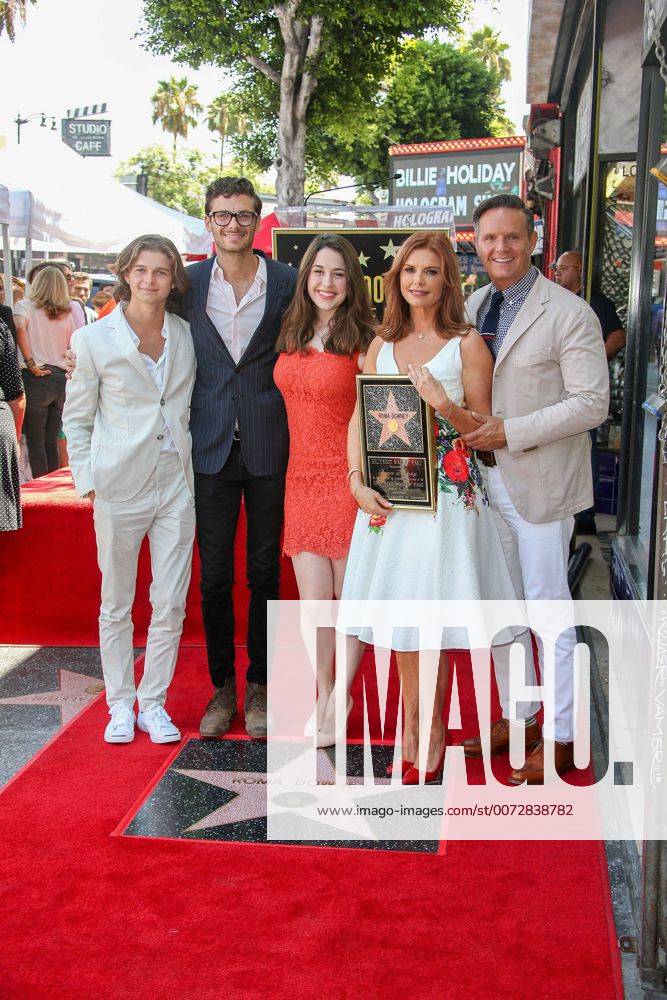Roma Downey (56), die Schauspielerin mit ihrer Familie (v.r.:) Cameron Burnett, James Burnett