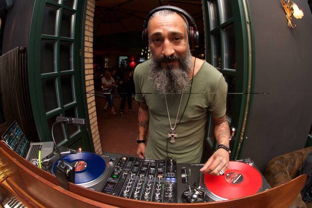 Vernissageeroeffung Sam Zadeh DJ Senay Gueler Vernissageeroeffung Sole ...