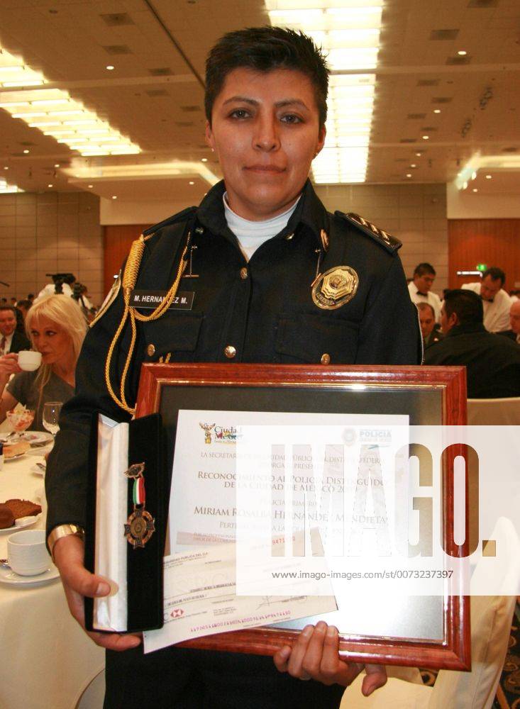 Dec 17, 2009 - Mexico City, Mexico - Policewoman MIRIAM HERNANDEZ ...