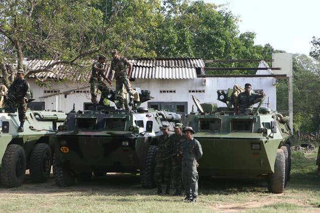 KILINOCHCHI, ) -- Sri Lankan soldiers take vigilance in Kilinochchi ...