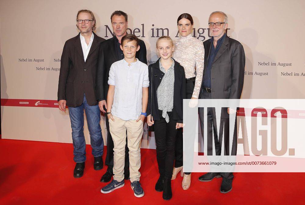Filmpremiere Nebel im August Buchautor: Robert Domes, links Regie: Kai ...