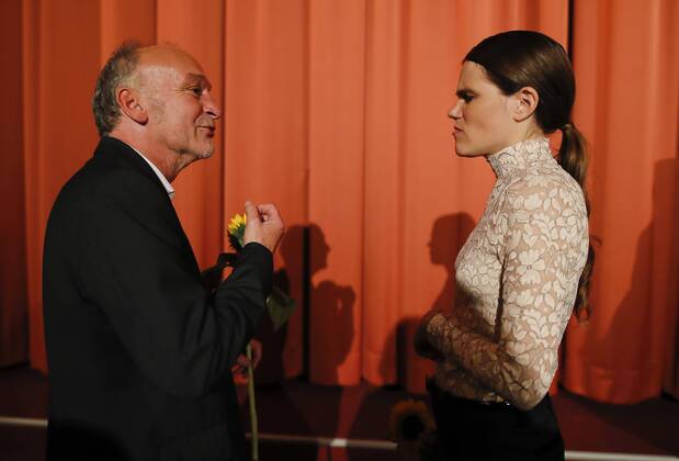 Filmpremiere Nebel im August Buchautor: Robert Domes, links Regie: Kai ...