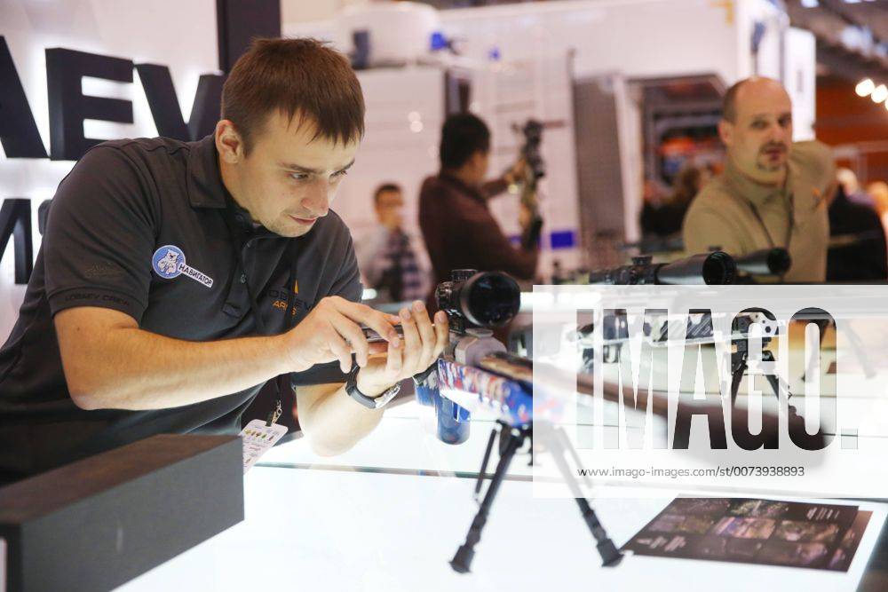 MOSCOW, RUSSIA - : Sumrak SVLK-14S, an ultra long-range sniper rifle ...