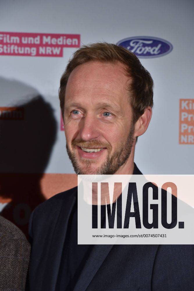 Schauspieler Stephan Kampwirth posiert am 09.11.2016 in Köln vor der 26 ...