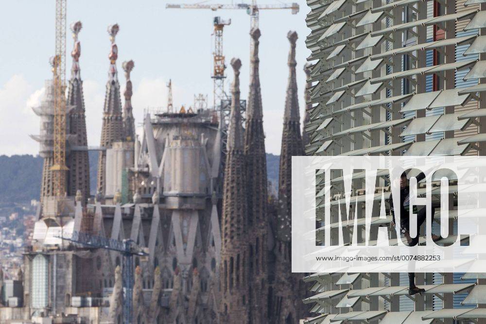 French urban climber Alain Robert, known as the French spiderman ...