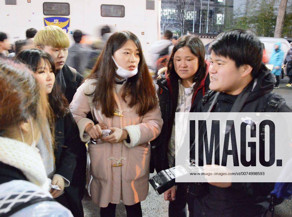 Japan s college student learns from S. Korean lessons Shinta Yabe (far R), a 24-year-old college