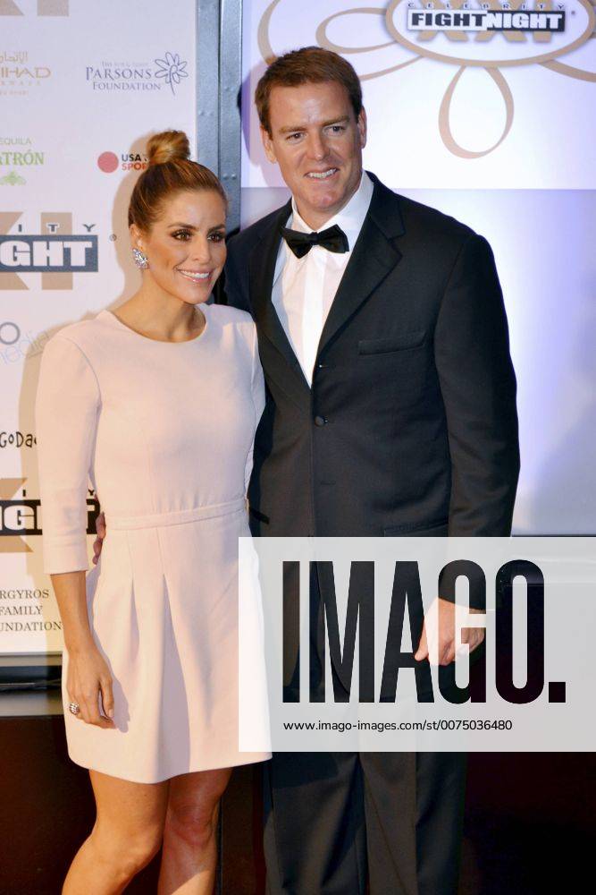 Professional football player Carson Palmer (R) and Shaelyn Palmer ...