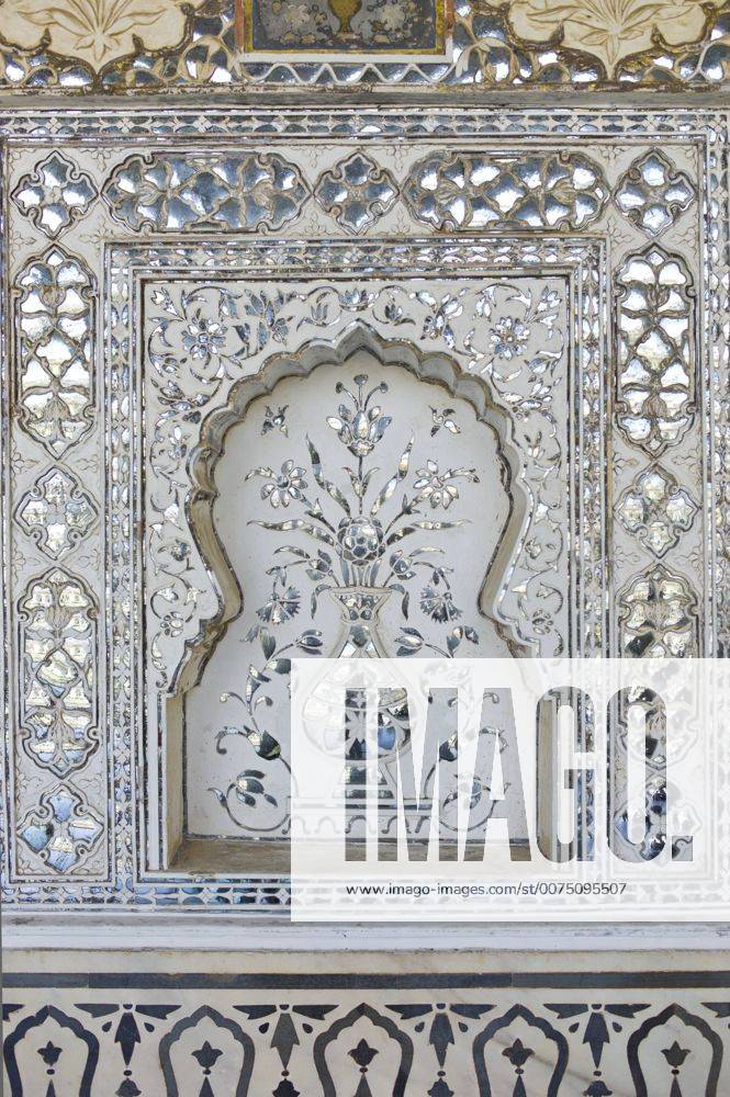 Islamic Persian design Hall of Mirrors, at The Amber Fort a Rajput fort ...