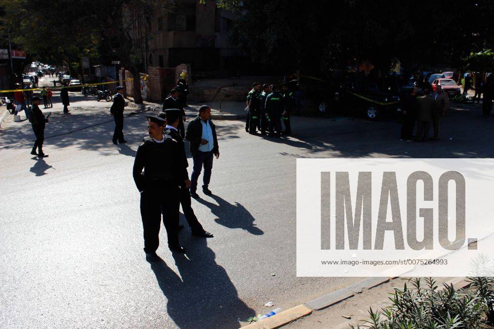 December 9, 2016 - Cairo, Egypt - Crime scene investigation team ...