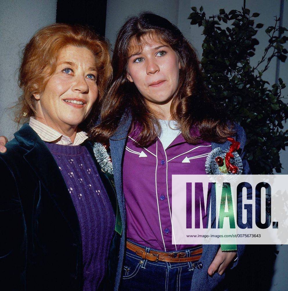 Aug. 16, 2007 - CHARLOTTE RAE WITH NANCY MCKEON 1980. AUDREY L. CHIU ...