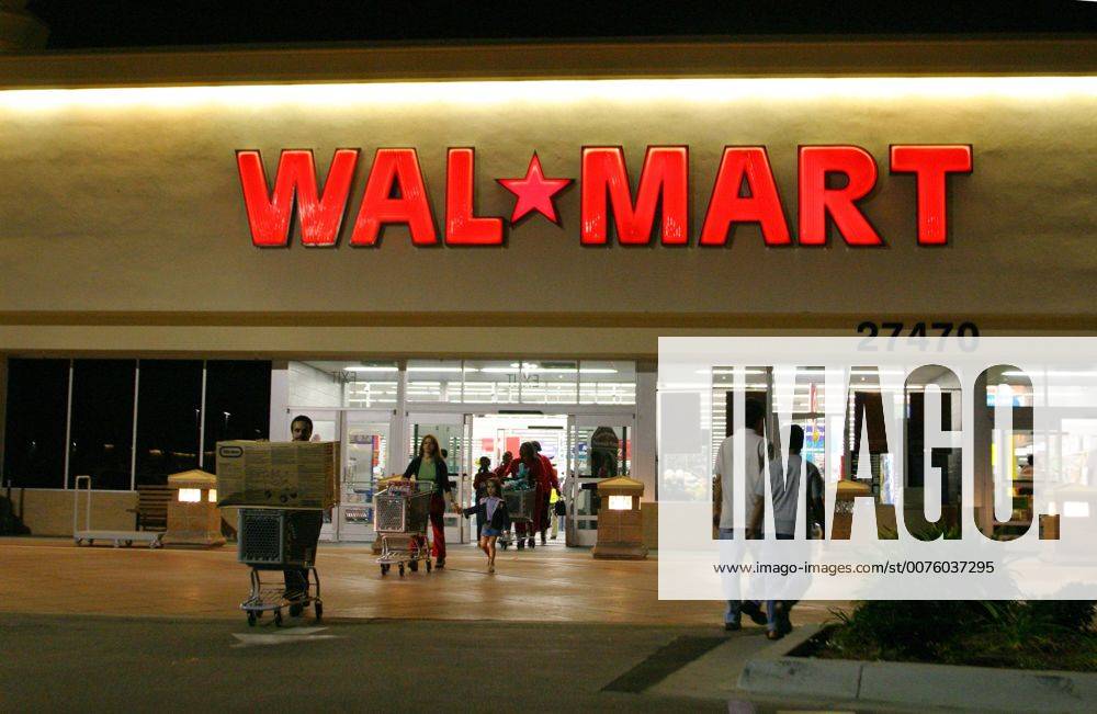 Apr 20, 2007 - Laguna Niguel, CA, USA - Helen Robson Walton, widow of ...