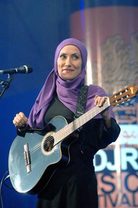 Dec 24, 2007 - Tehran, Iran - Singer and musician SHARAREH FARNEJAD of ...