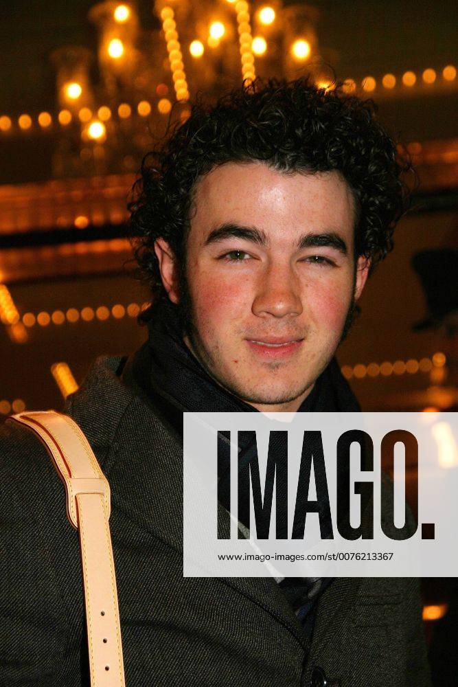 Kevin Jonas Peoplecom Kevin Jonas, Wife Danielle Mark 11th Wedding ...