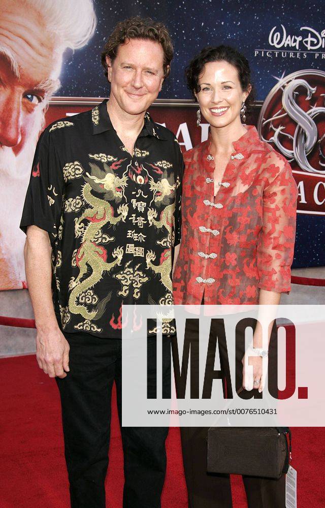 Oct 29, 2006; Hollywood, California, USA; Actor JUDGE REINHOLD & WIFE ...