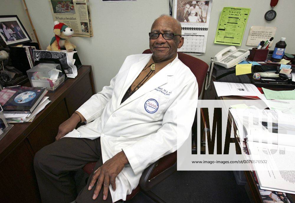 Feb 14, 2006 - San Antonio, Texas, USA - Dr. WILLIAM C. DAVIS, San ...