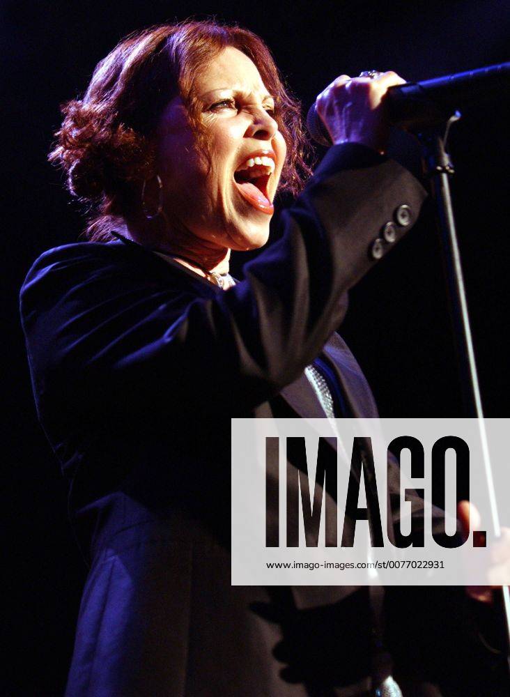 Aug 10, 2005; Myrtle Beach, SC, USA; Singer PAT BENATAR performs as her ...