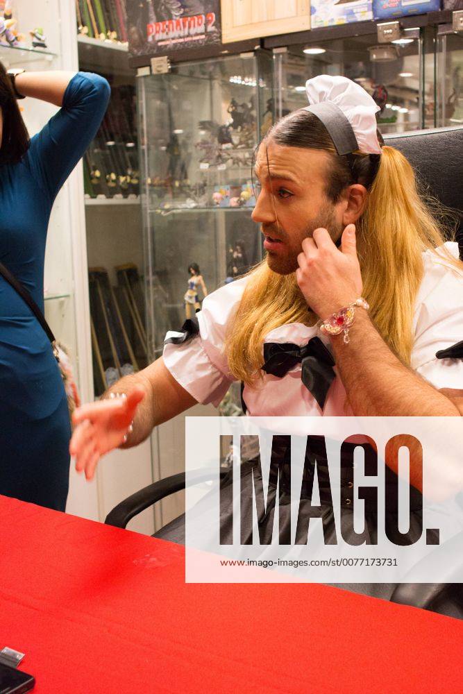 Ladybeard answer a question. LadyBeard the Japanese Pop idol comes to ...