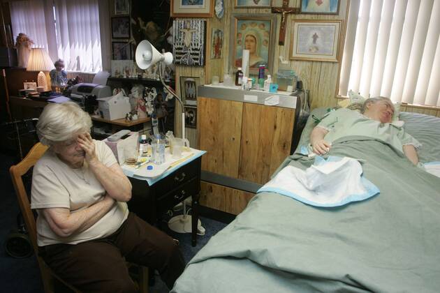 Mar 25, 2005; Miami Gardens, FL, USA; 77 Kaye O Bara taking care of her ...