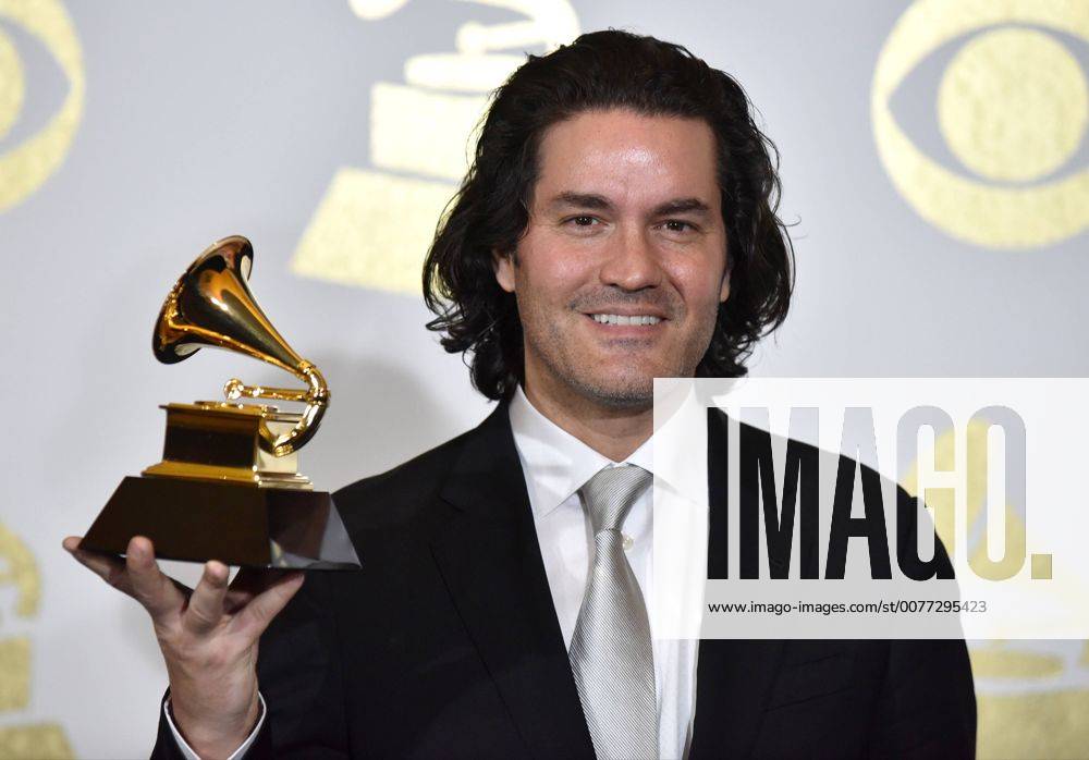 Zuill Bailey appears backstage with his award for Best Classical ...