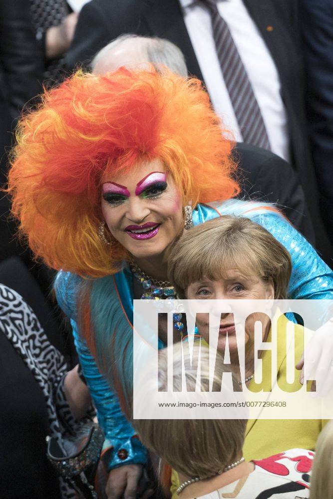 February 12, 2017 - Berlin, Germany - Drag queen Olivia Jones (L ...