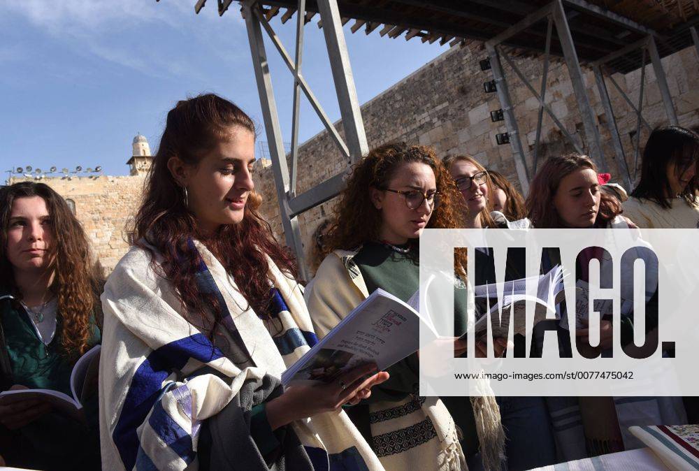 Liberal Jewish Women From The Religious Group Women Of The Wall Wear