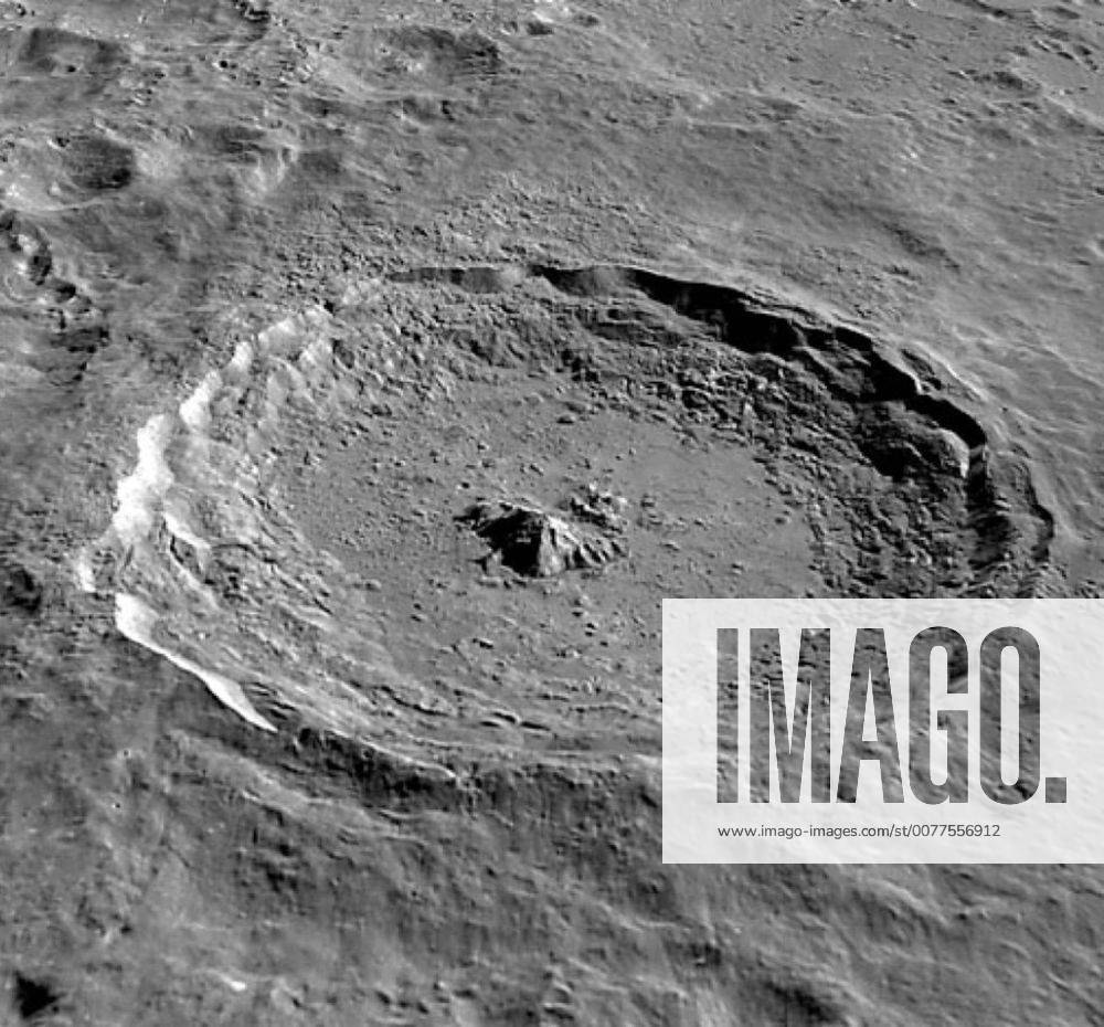 Jul. 09, 2009 - Moon, Solar System - Complex crater Tycho, diameter 83 ...