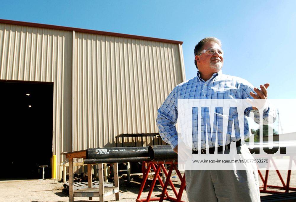 Oct. 20, 2009 - Beech Island, Georgia, U.S. - Lee Muns stands outside ...
