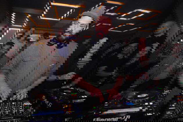 Produzent, D.J. Phonique alias Michael Vater mit Gesangpartnerin ...