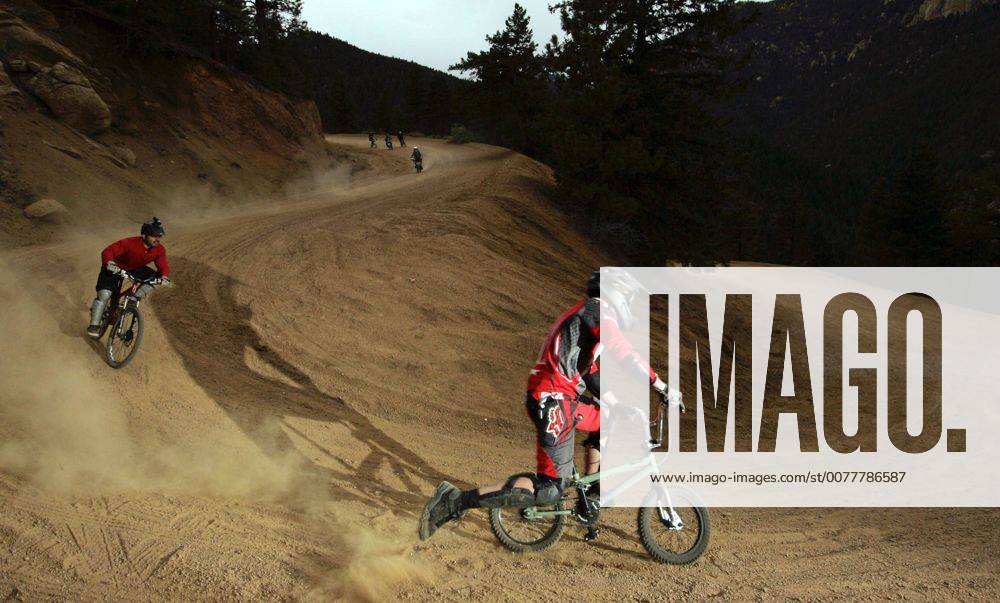 Oct. 5, 2008 - Lee French, right, from Colorado Springs races down High ...