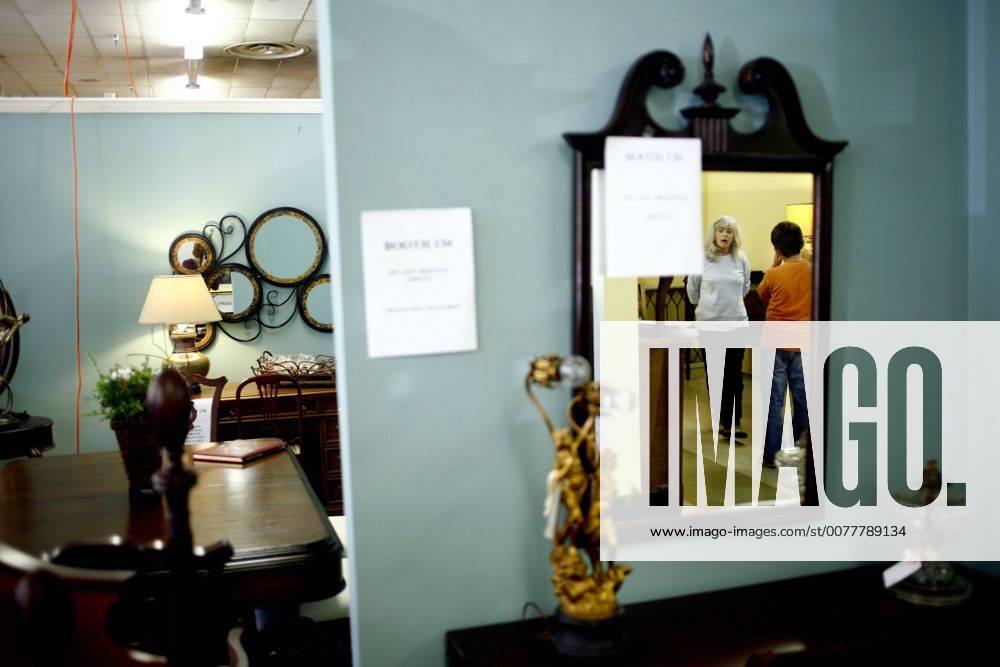 Oct. 27, 2008 - Augusta, Georgia, U.S. - Kat Kitchings and her nephew ...