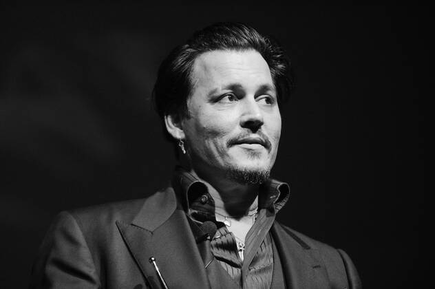 Actor Johnny Depp with his award at the Maltin Modern Master award ...