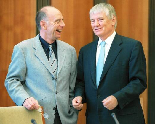 Kabinett: Bundesarbeitsminister Walter Riester und Bundesinnenminister ...