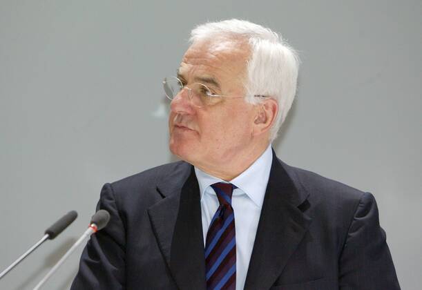 Peter Hartz, Mitglied des Vorstand der VW AG . Dresden, den 11.03.2003 ...