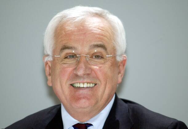 Peter Hartz, Mitglied des Vorstand der VW AG . Dresden, den 11.03.2003 ...