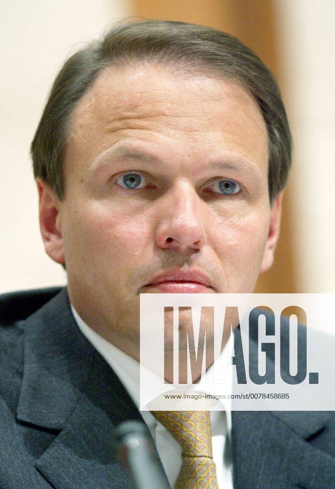 Eric STRUTZ, Finanzvorstand der Commerzbank AG, . Frankfurt, den 18.02. ...