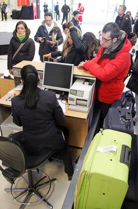 Check-In am Flughafen Schoenefeld . Berlin, 19.12.2005, , Berlin