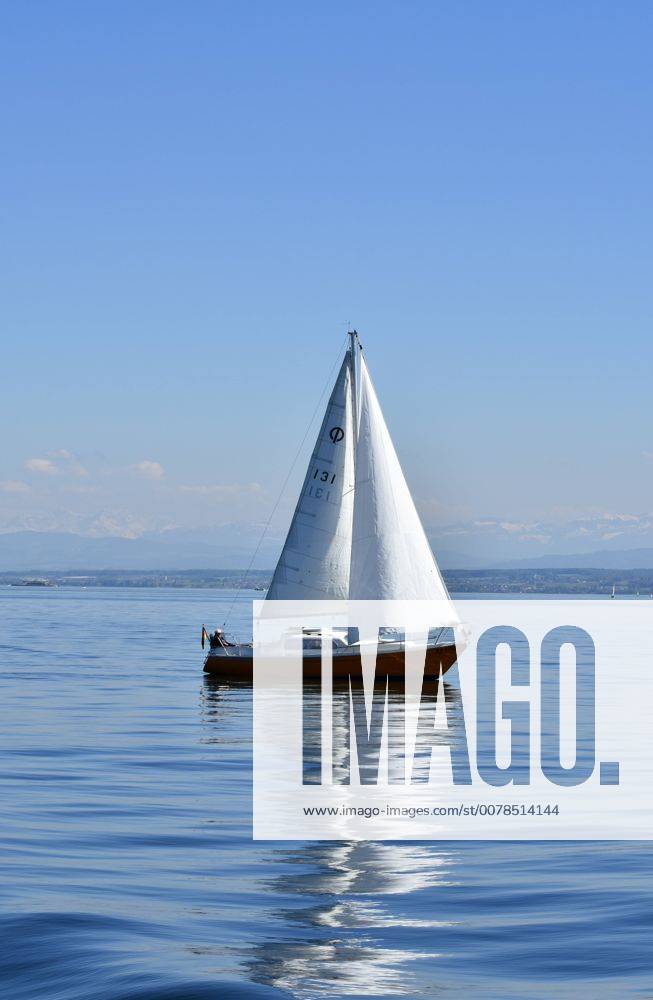 Segelboot auf dem Bodensee, Spiegelung in den