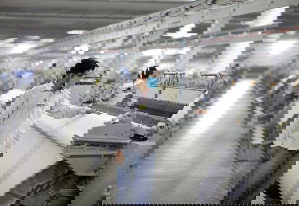 Textilunternehmen Crescent Textile Mills in Faisalabad in Pakistan. In ...