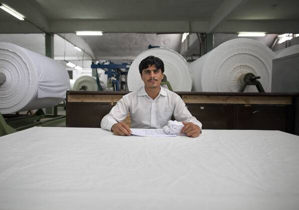 Textilunternehmen Crescent Textile Mills in Faisalabad in Pakistan. In ...