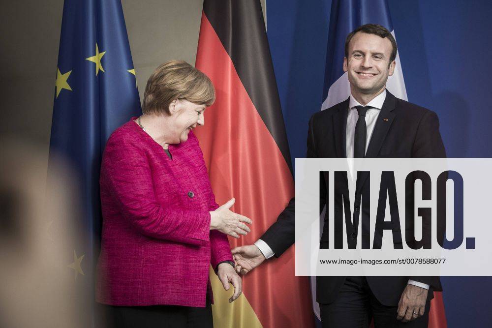 Handshake zwischen Bundeskanzlerin Angela Merkel, CDU, und dem ...