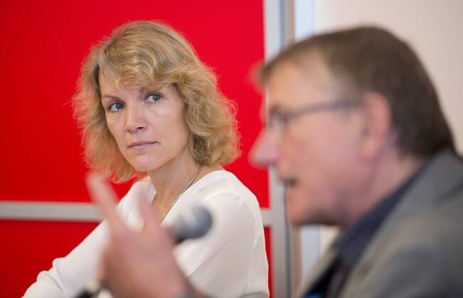 Autor Joerg Armbruster und Karin Nink am Stand des Vorwaerts Verlags ...