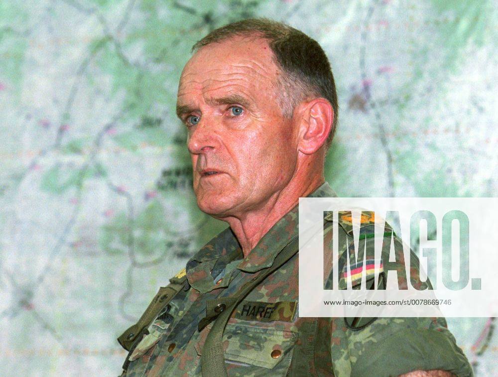 Brigadegeneral Helmut Harff, kommandierender General der deutschen KFOR ...