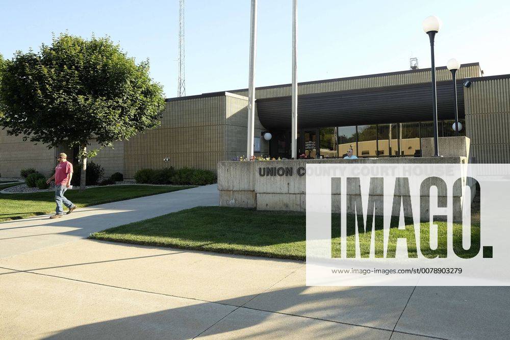 Elk Point, SOUTH DAKOTA, USA - Some local business as usual at the ...