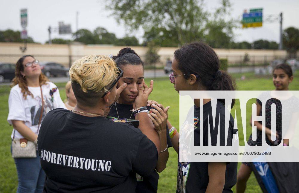 June 12, 2017 - Florida, U.S. - LOREN ELLIOTT Times .Angel Ayala wipes ...