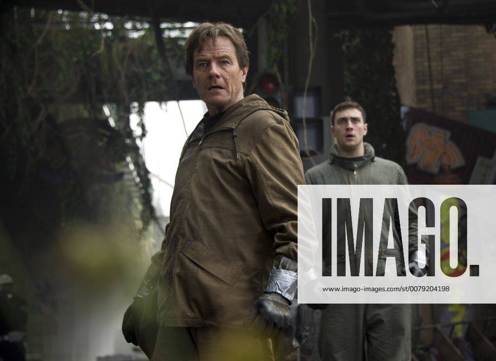 BRYAN CRANSTON as Joe Brody and AARON TAYLOR-JOHNSON as Ford Brody in ...