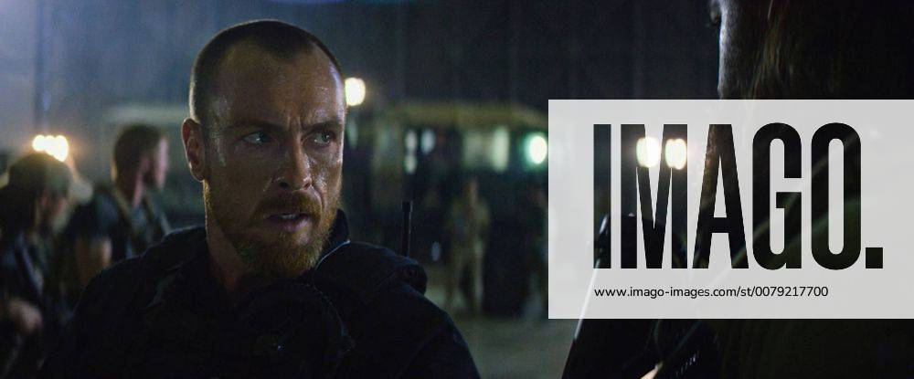 Toby Stephens plays Glen Doherty in 13 Hours: The Secret Soldiers of ...