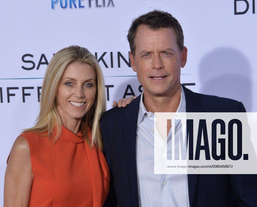 Cast member Greg Kinnear and his wife, model Helen Labdon attend the ...