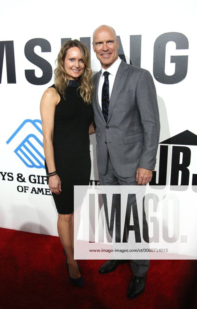 November 2, 2017 - New York, N.Y, USA - KIM CLARK, MARK MESSIER attend ...