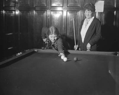 Womens Amateur Billiards Championship at the Burwat Hall, Soho Square ...